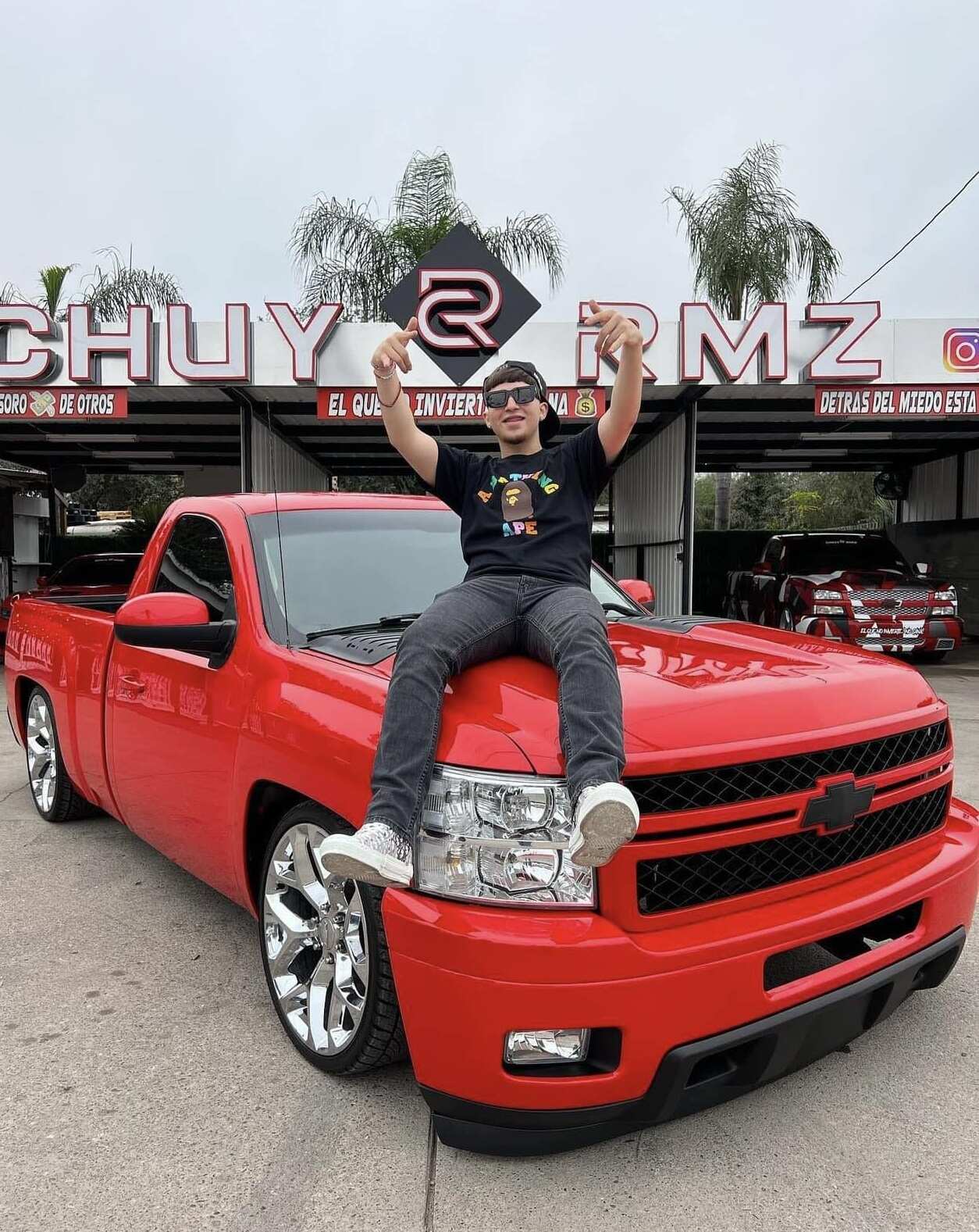 Waka Merch - Contact